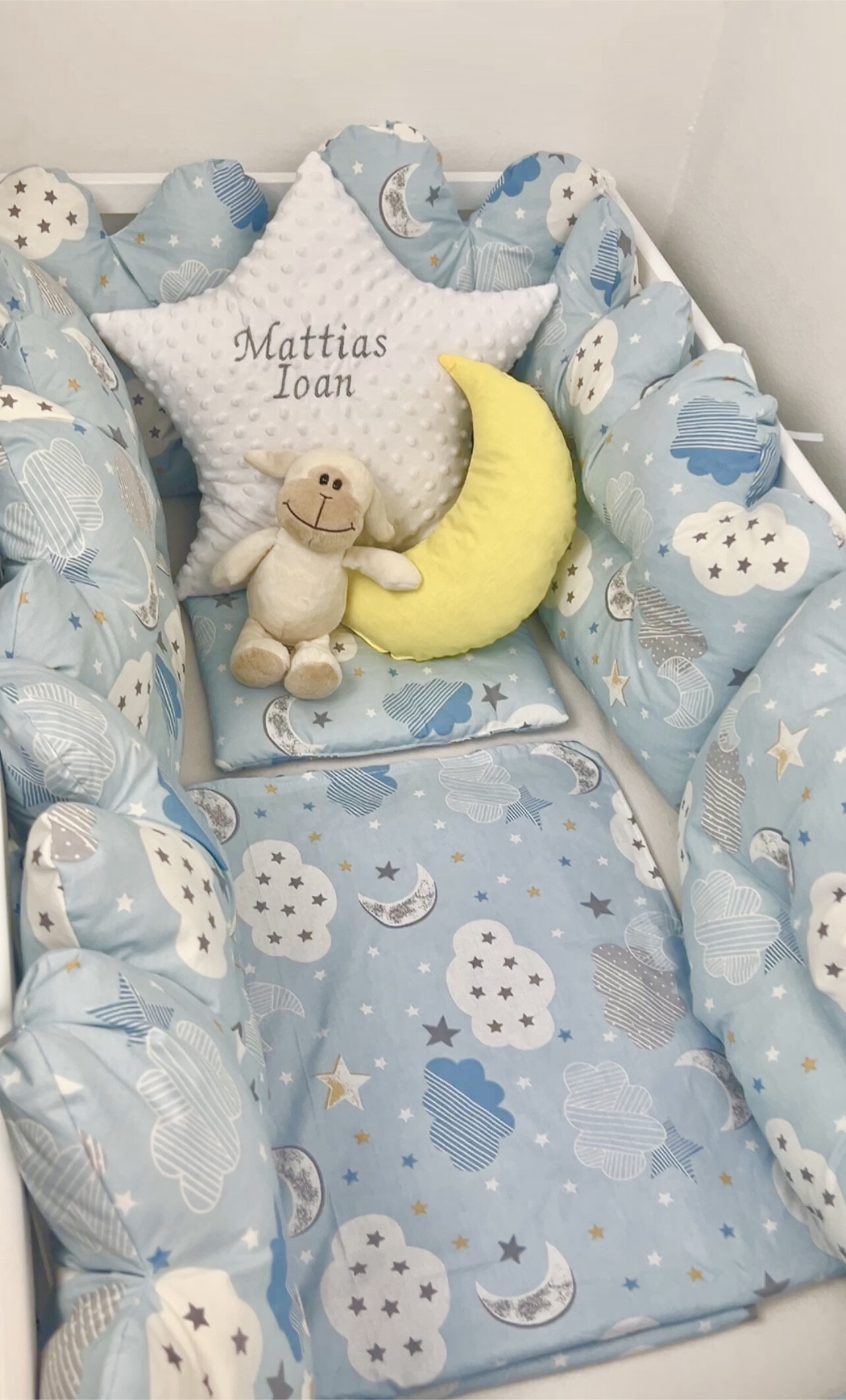 Lenjerie cu apărători pufoase pătuț bebeluși, cearșaf pat bebe ...