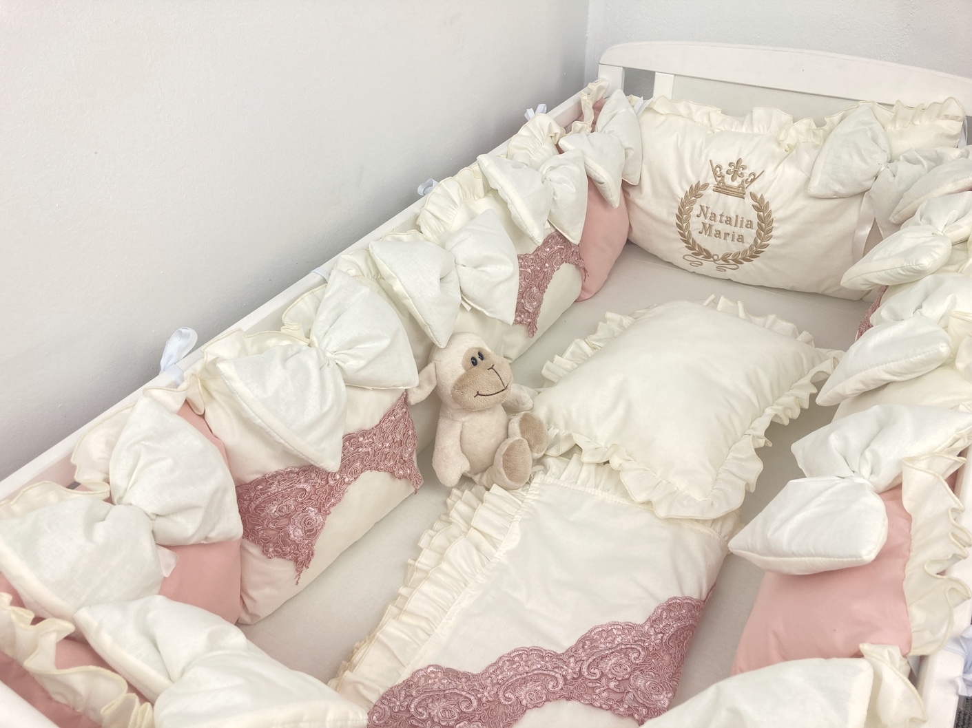 Aparatori protectii laterale pat bebe din pernute - Cusute cu mult drag!