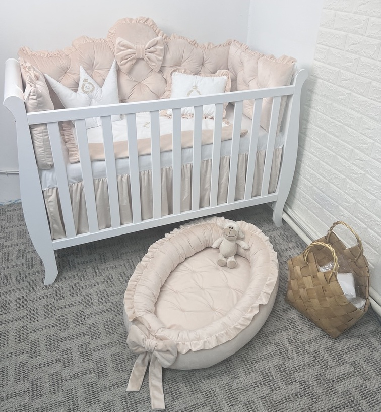 Lenjerie de pătuț personalizata pt bebeluși, cu apărători matlasate ...